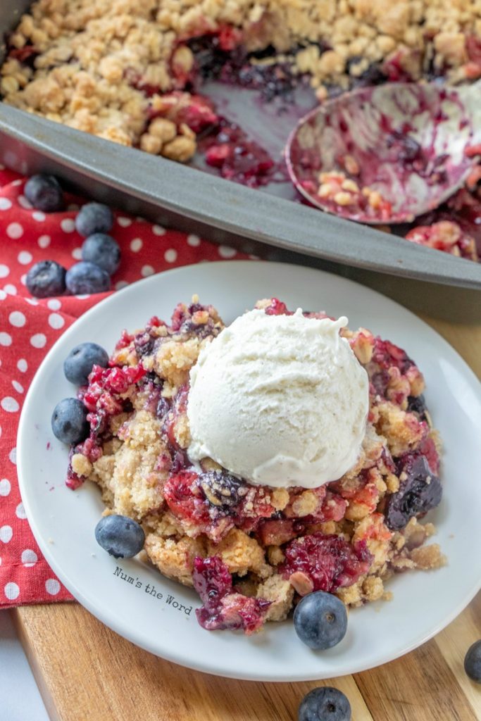 Strawberry Blueberry Crisp (Fresh or Frozen Berries!) - Num's the Word