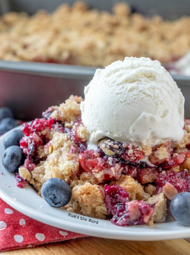 Strawberry Blueberry Crisp (Fresh or Frozen Berries!) - Num's the Word