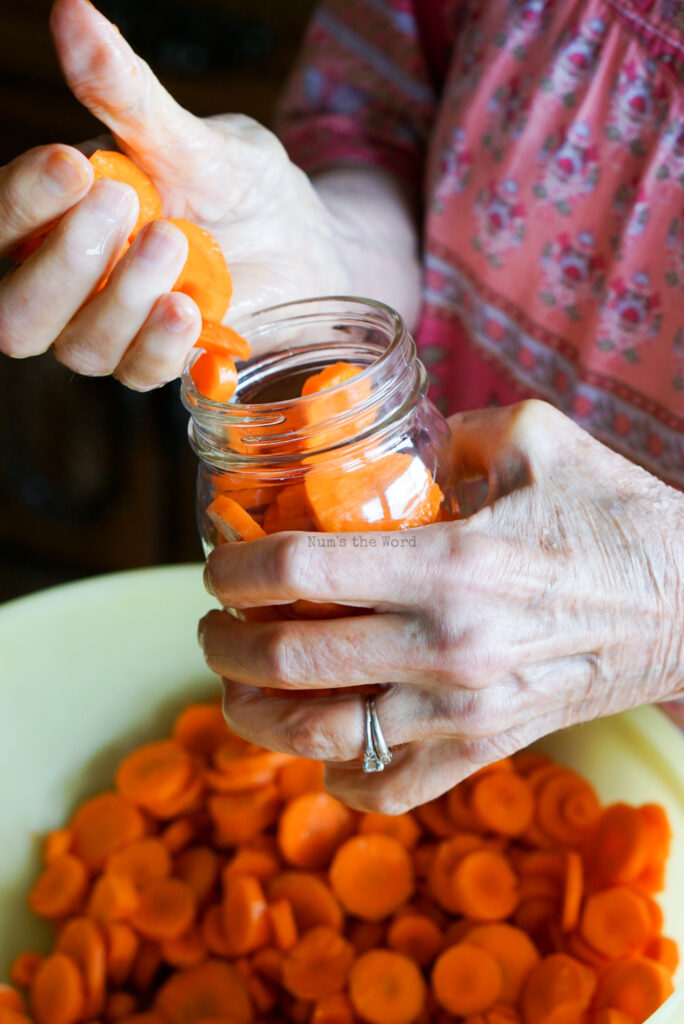 How to Can Carrots - Num's the Word