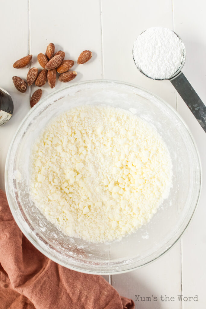 Almond Buttercream Frosting - Num's the Word