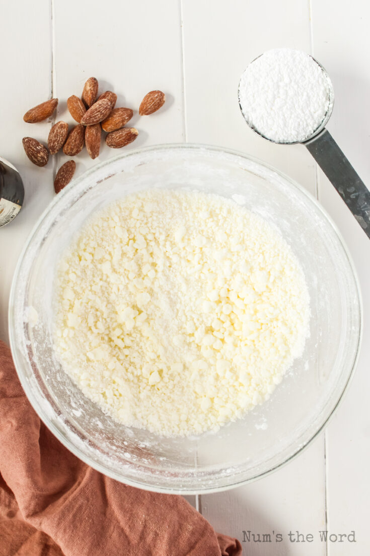 Almond Buttercream Frosting - Num's the Word