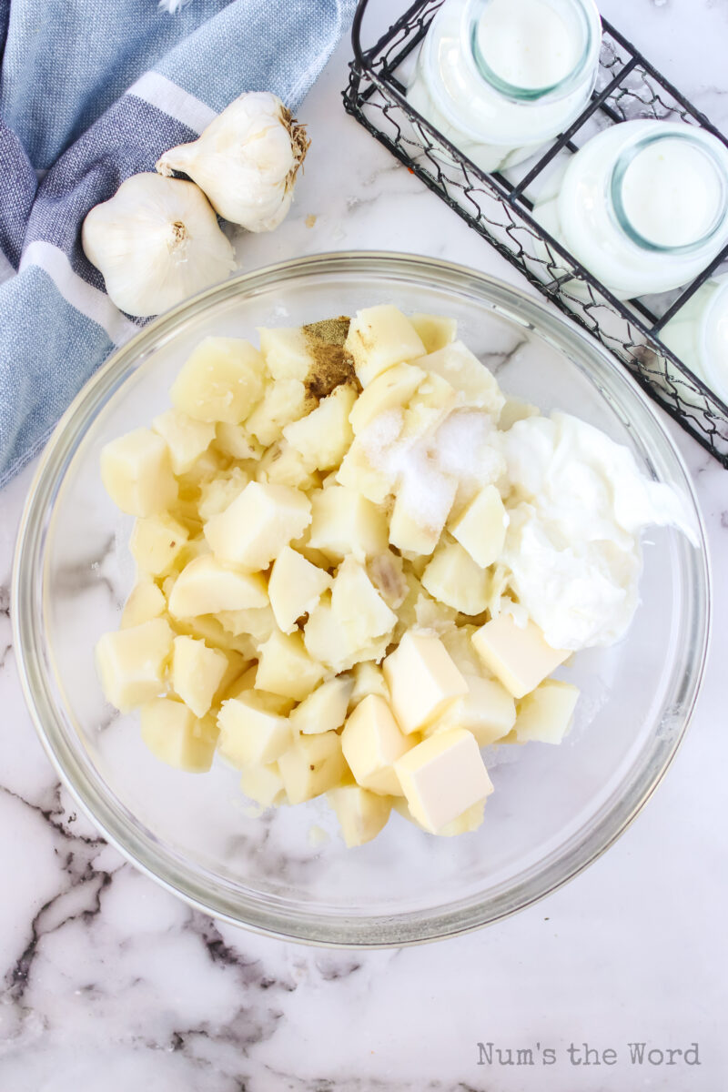 Homemade Garlic Mashed Potatoes - Num's the Word